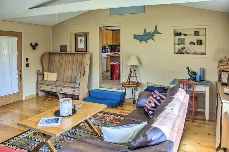 Emigrant Cabin On 10 Acres W/ Bbq & Peaceful Views - Emigrant, MT