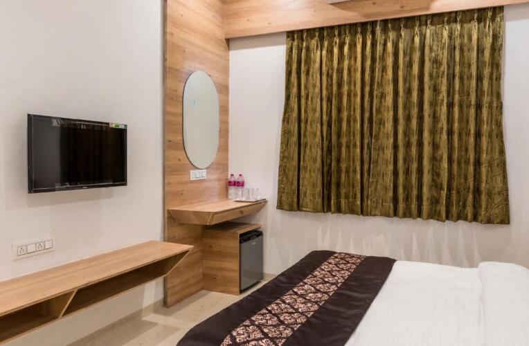 Meridian Hotel Banquets And Rooms - Surat