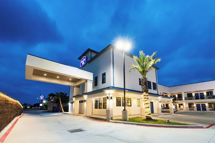 Palace Inn Blue Edgebrook - Pearland, TX