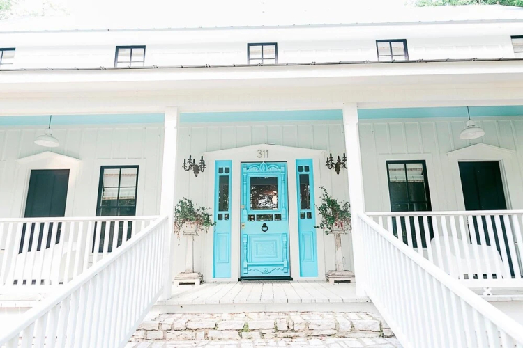 The Frenchie - Round Top, TX