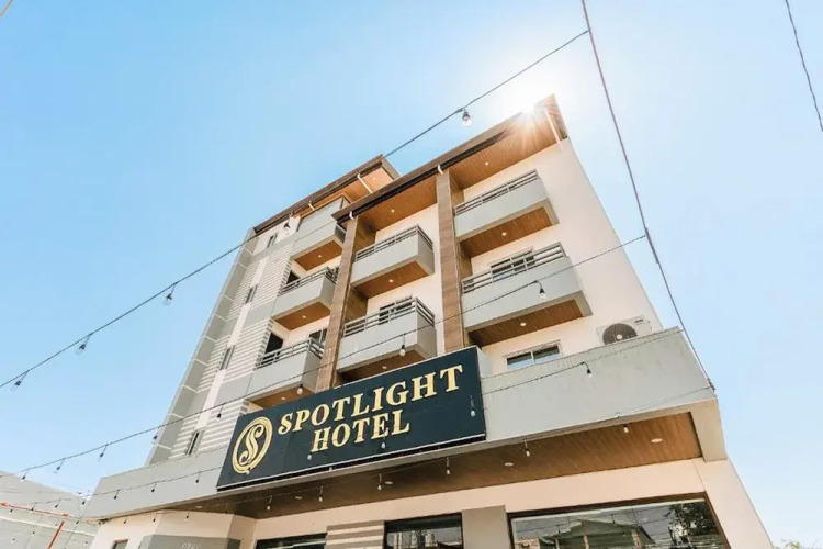 Spotlight Hotel Near Hundred Islands Wharf - Alaminos