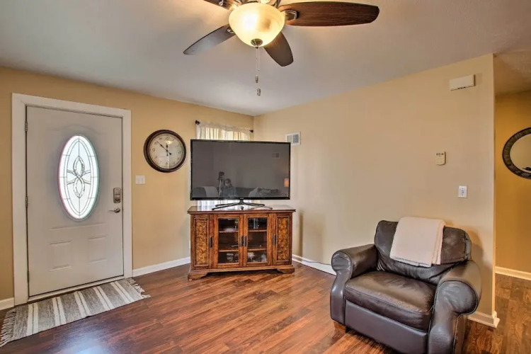 Cottage W/ Yard, Walk To Historic Attractions - Evansville, IL