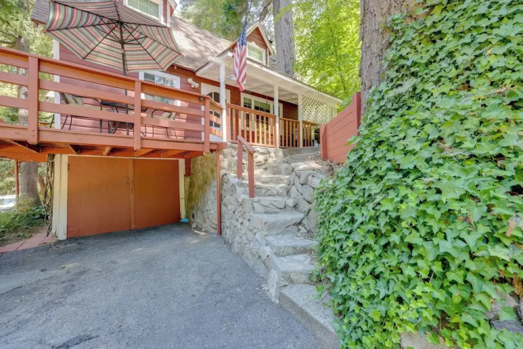 Vintage 'Snow White' Cottage ~ 2 Miles To Village! - Lake Arrowhead, CA