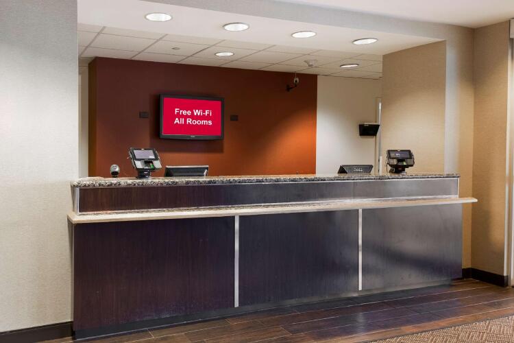 Red Roof Inn Plus+ Long Island - Garden City - Freeport, NY