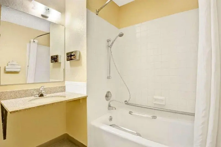 Super 8 By Wyndham Independence Kansas City - 獨立城