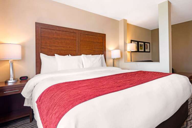 Comfort Inn & Suites - Bowmanville