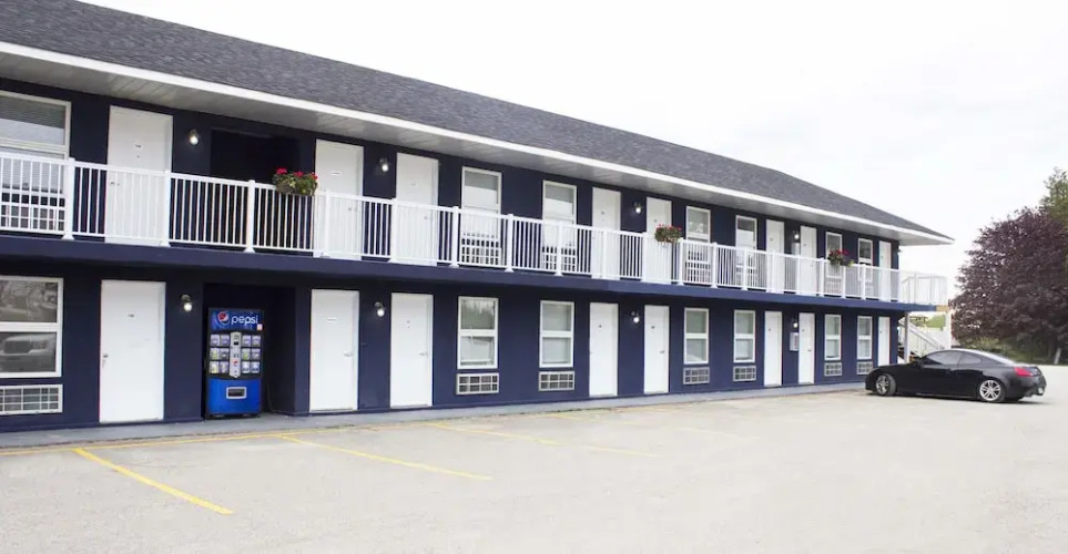 Bowmanville Marina Inn & Suites - Bowmanville
