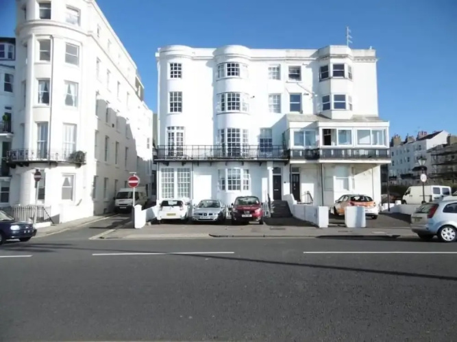 Direct Sea Views, Seafront Location & Free Parking - Brighton