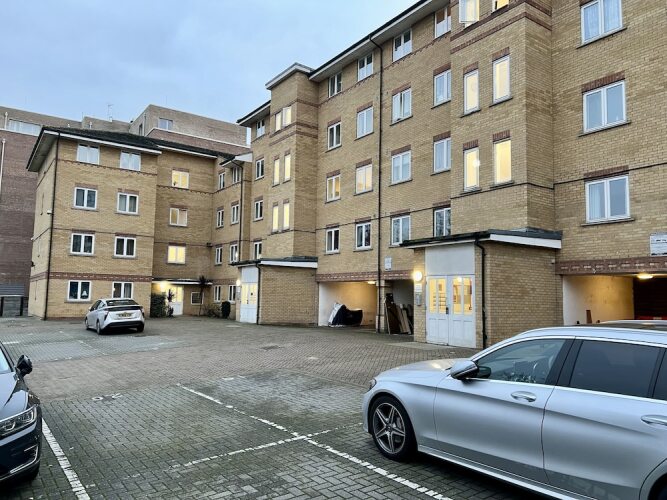 London Oasis In Woolwich Arsenal - Woolwich