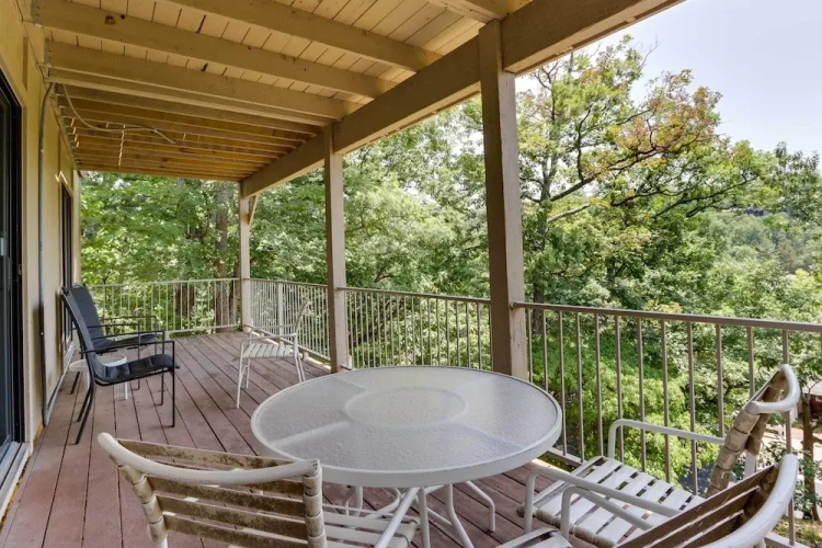 1 Mi To Margaritaville Resort! Getaway W/ Hot Tub - Sunrise Beach, MO