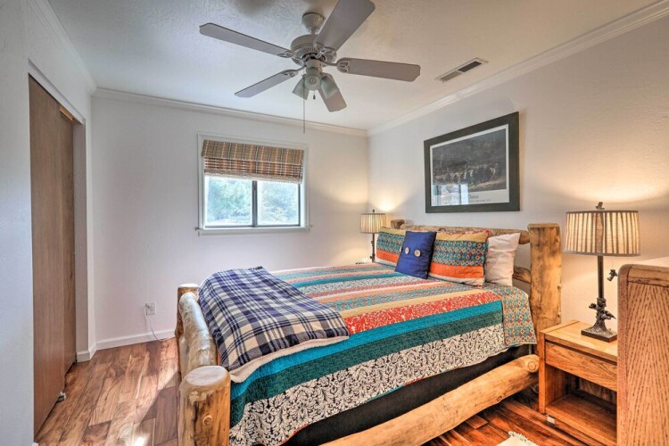 Pet-friendly Munds Park Cabin W/ Hot Tub & Patio - Munds Park, AZ