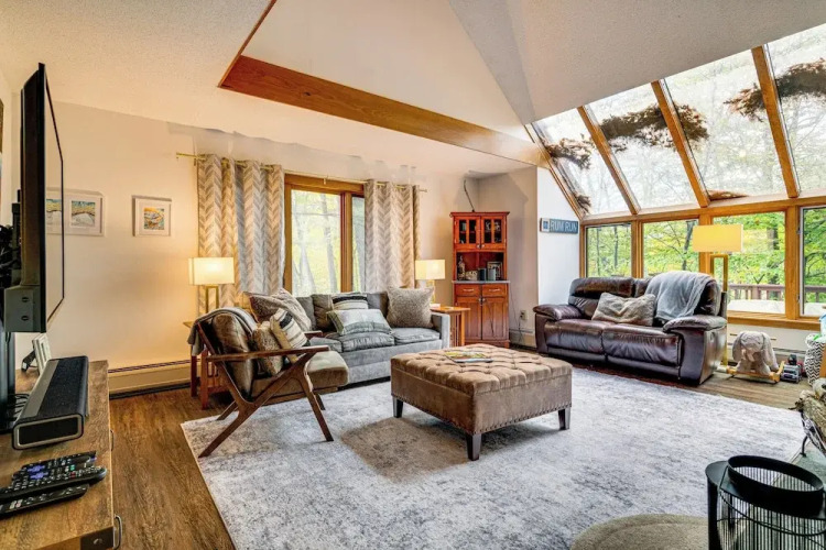 6 Mi To Okemo! Family Townhome In Lakeside Resort - Woodstock, VT