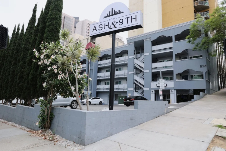 Ash&9th - Coronado, CA