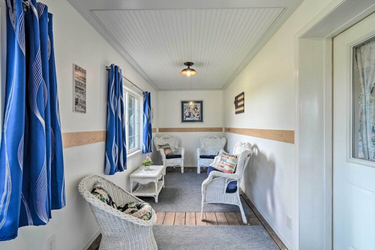 Cozy Central Lake Cottage ~ 3 Mi To Lake Michigan! - Torch Lake, MI