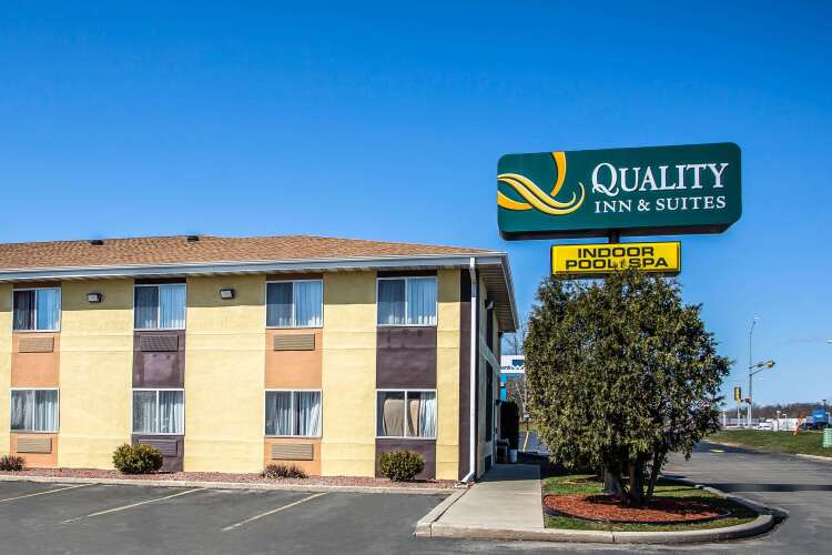 Quality Inn & Suites - Hartford, WI