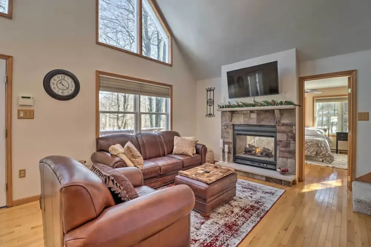 Albrightsville Home W/ Huge Deck, Pool Access - Lehighton