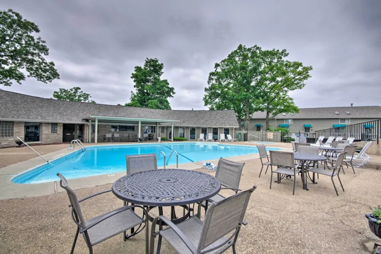 Osage Beach Condo Near Margaritaville Resort - Lake Ozark, MO