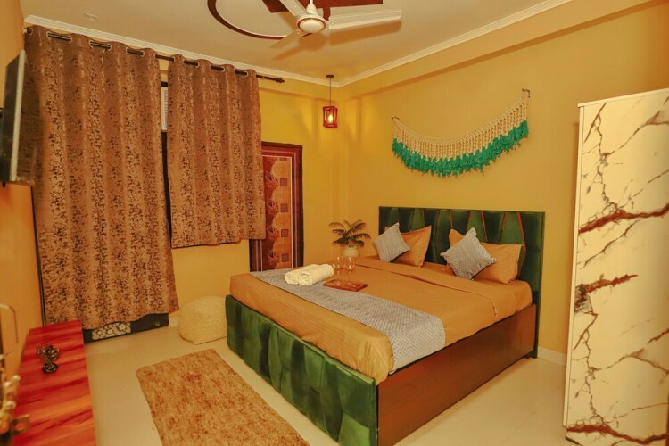 Roomshala 084 Hotel Divine Inn - Noida