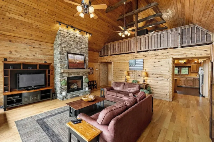 Lakeside Lodge By Avantstay Hot Tub + Dock - Lake Norman, NC