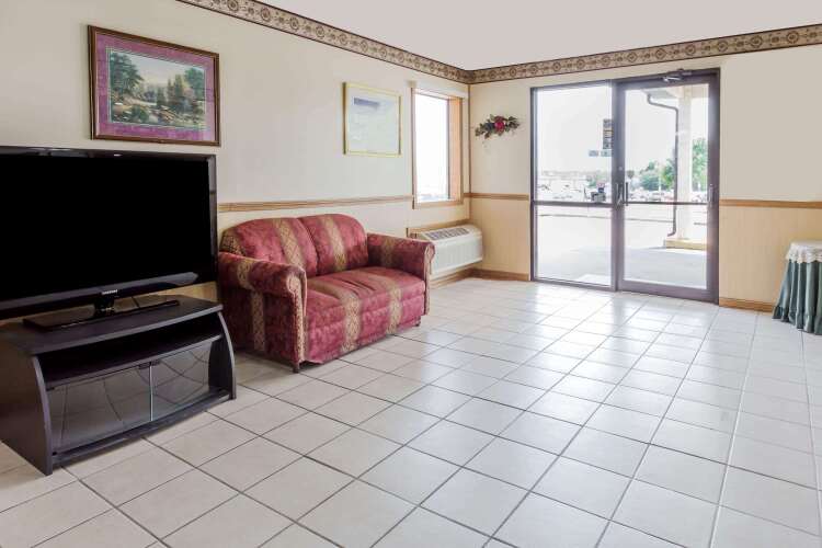 Super 8 By Wyndham Morris - Morris, IL