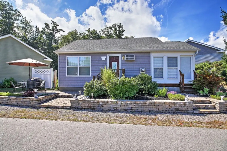 Wells Beach Cottage W/ Pool Access ~ 1 Mi To Coast - Ogunquit, ME
