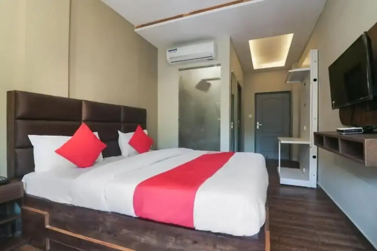 The Clock Tower Rooms & Cafe - Rishikesh