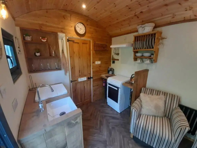 Luxury Shepherds Hut With Spa Hot Tub On Anglesey - Anglesey