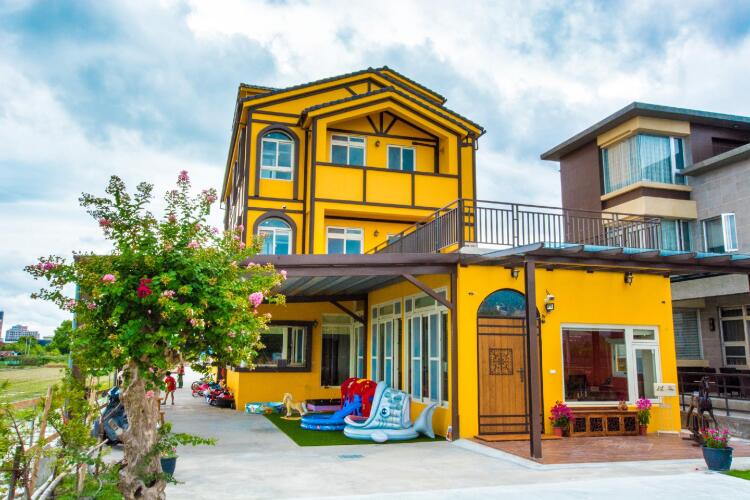 Colorful Wooden Horse Homestay - Luodong