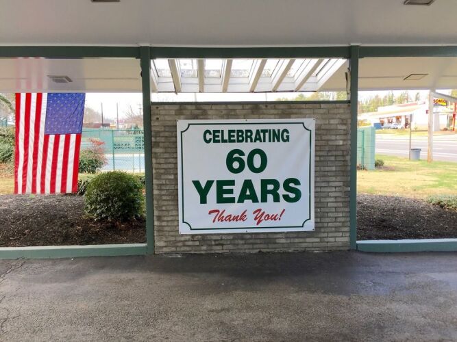 Colony House Motor Lodge - Smith Mountain Lake