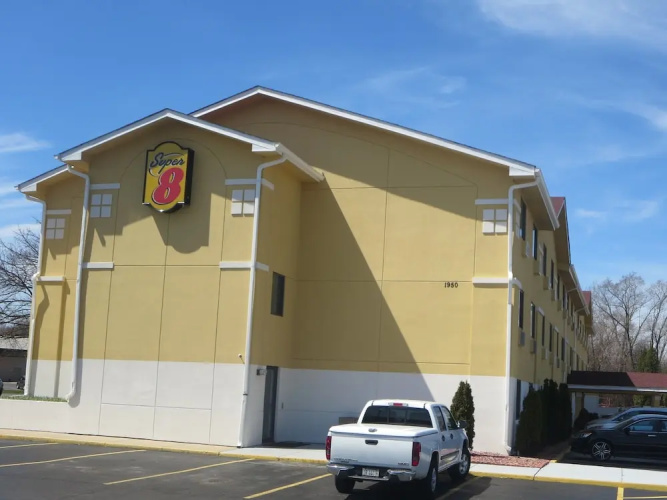 Super 8 Mundelein/libertyville Area - Barrington, IL