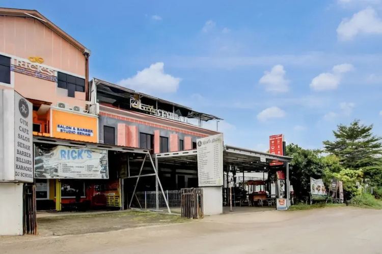 Collection O River House - Semarang