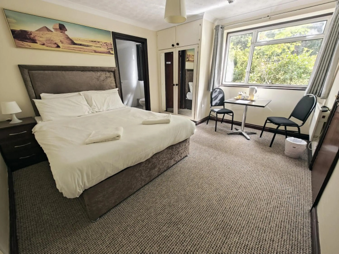 Little Foxes Hotel & Gatwick Airport Parking - Crawley