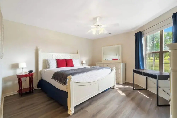 The Rockford Escape - Holiday Hills Branson - Golf Resort - Outdoor Pools - Branson, MO