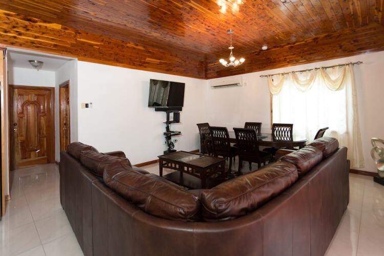 New Kingston Guest Apt At Fairway - Kingston