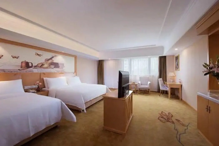Vienna Hotel Shanghai International Tourist Resort Xiuyan Road Metro Station Branch - Shanghai