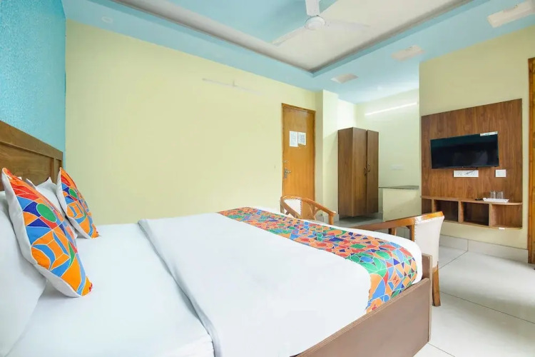 Fabhotel Crestwood Inn - Dehradun