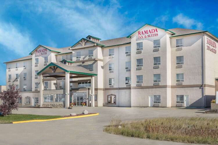 Ramada By Wyndham Clairmont/grande Prairie - Grande Prairie