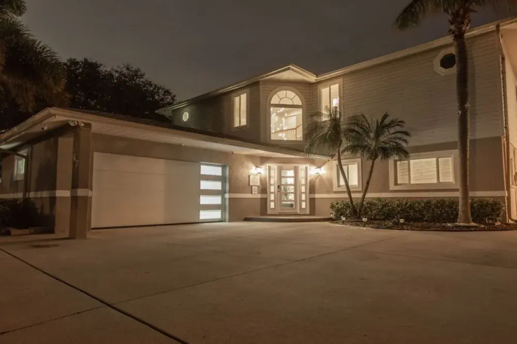 Villa Azule - Waterfront Luxury Home - Walk To Indian Rocks Beach Fl - Indian Rocks Beach, FL