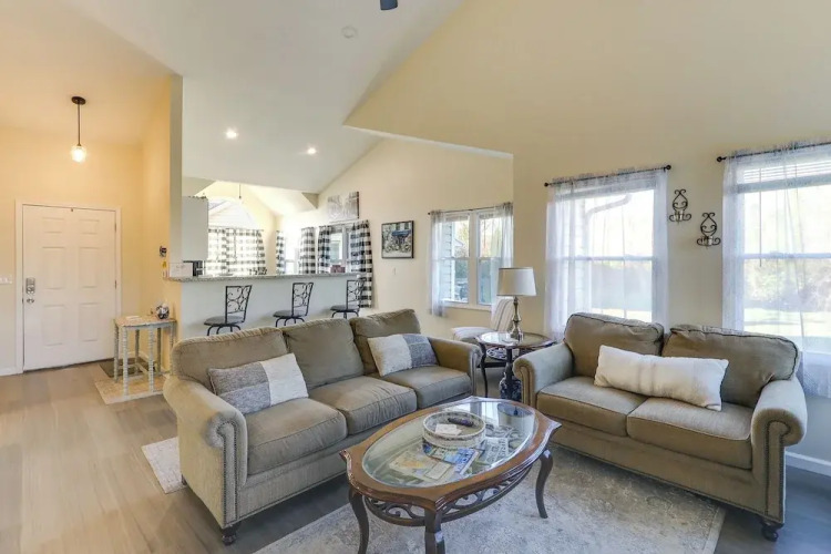 Wichita Townhome W/ Patio: 9 Mi To Downtown! - Andover, KS