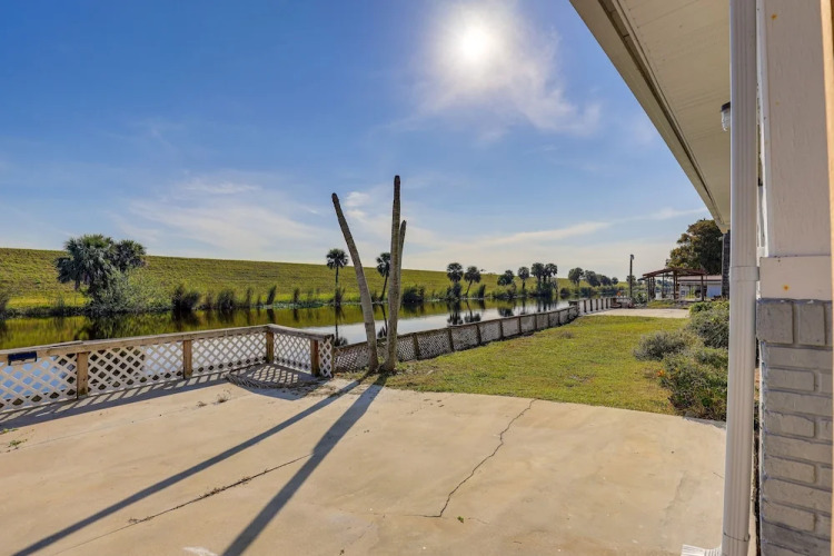 Sun-soaked Okeechobee Retreat W/ Canal Views! - Okeechobee, FL