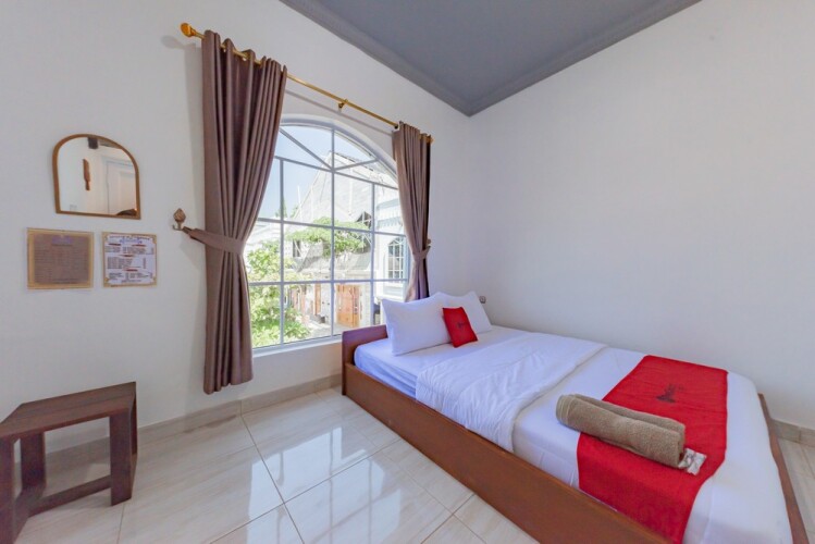 Reddoorz @ Niagara Waterpark - Purwakarta