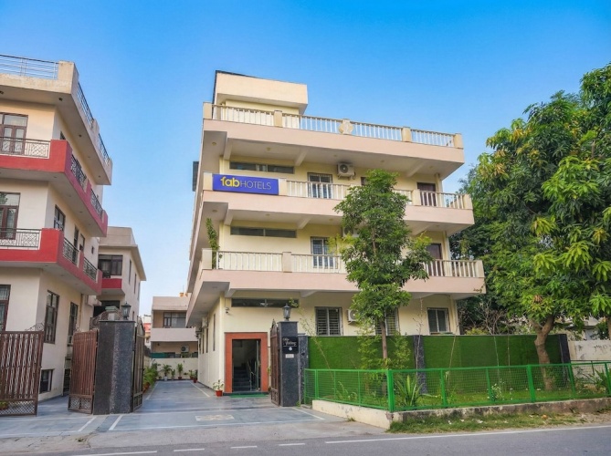 Fabhotel Sai Village - Manesar