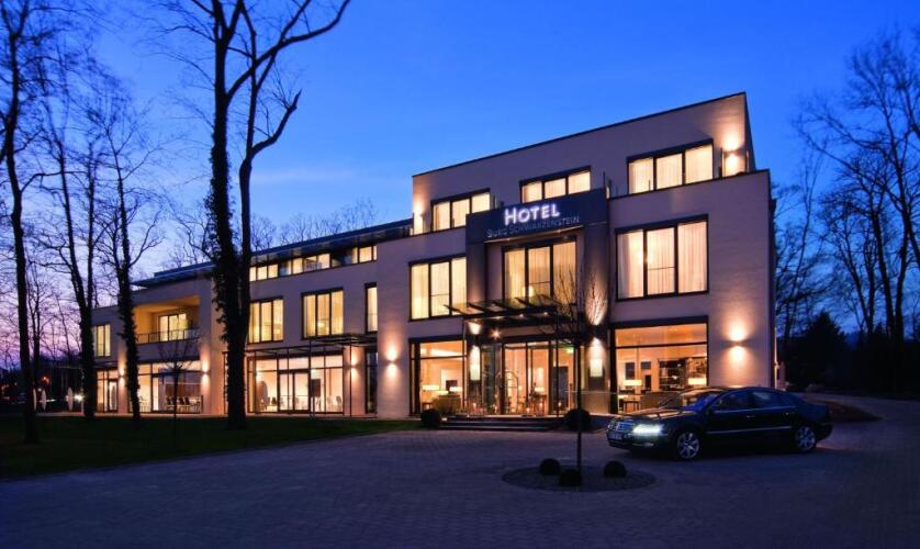 Relais & Châteaux Hotel Burg Schwarzenstein - Oestrich-Winkel
