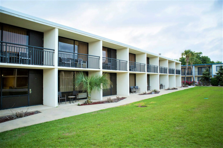 Royal Holiday Beach Resort - Mississippi