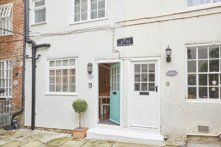 Host Stay Dolphin Cottage 1736 - Whitby