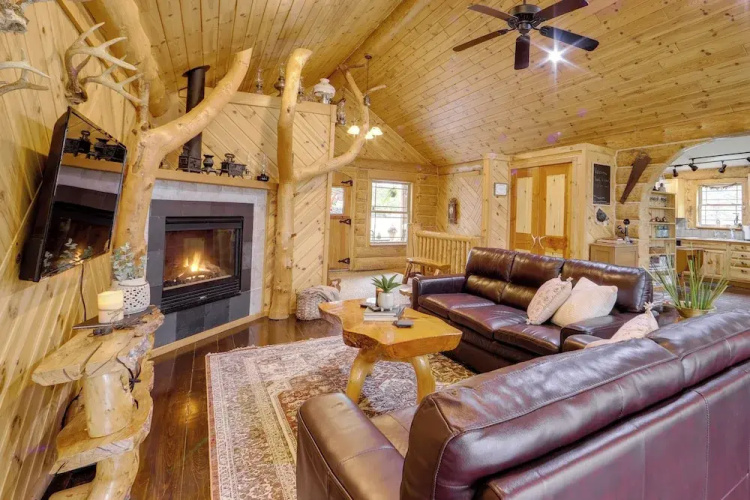 Rustic Tustin Cabin On 7 Acres W/ Fire Pit & Porch - Tustin, MI