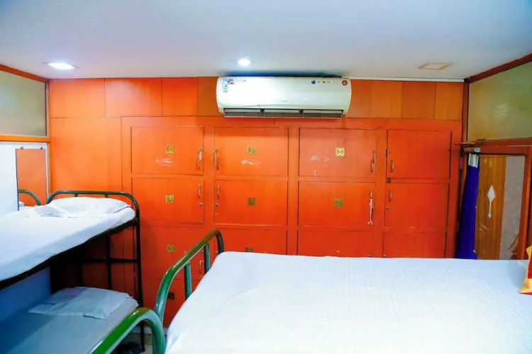 Hotel Breezeland - Erode Railway Station - Erode