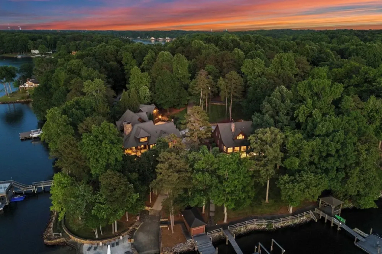 Sunset Shores Resort By Avantstay Private Beach - Lake Norman, NC