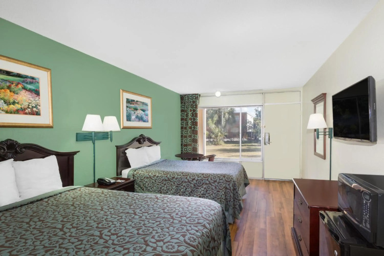 Travelodge By Wyndham Fort Myers North - Florida