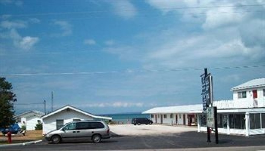 Bell's Melody Motel - Mackinaw City, MI